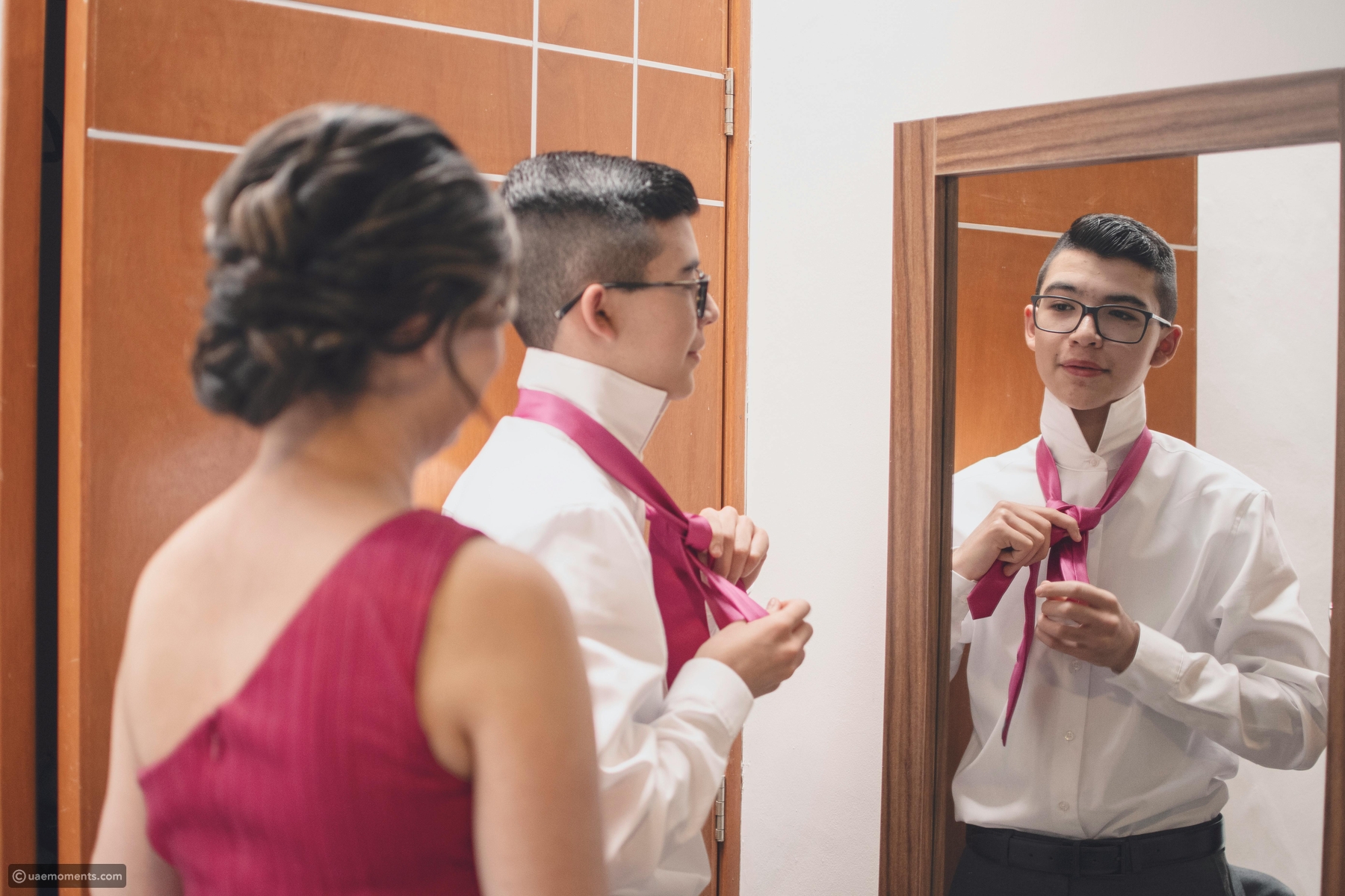 9 things a woman does when she likes you but is trying not to show it