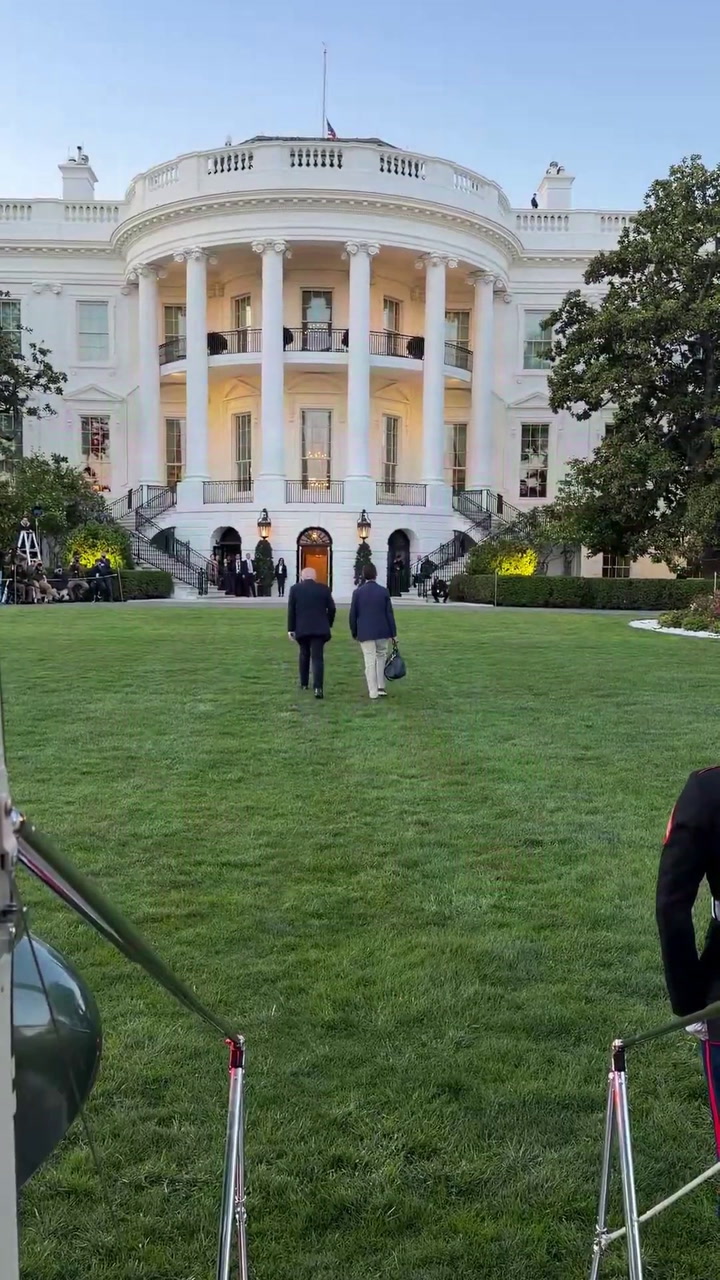 Trump’s reaction says it all as Don Jr. shows him love