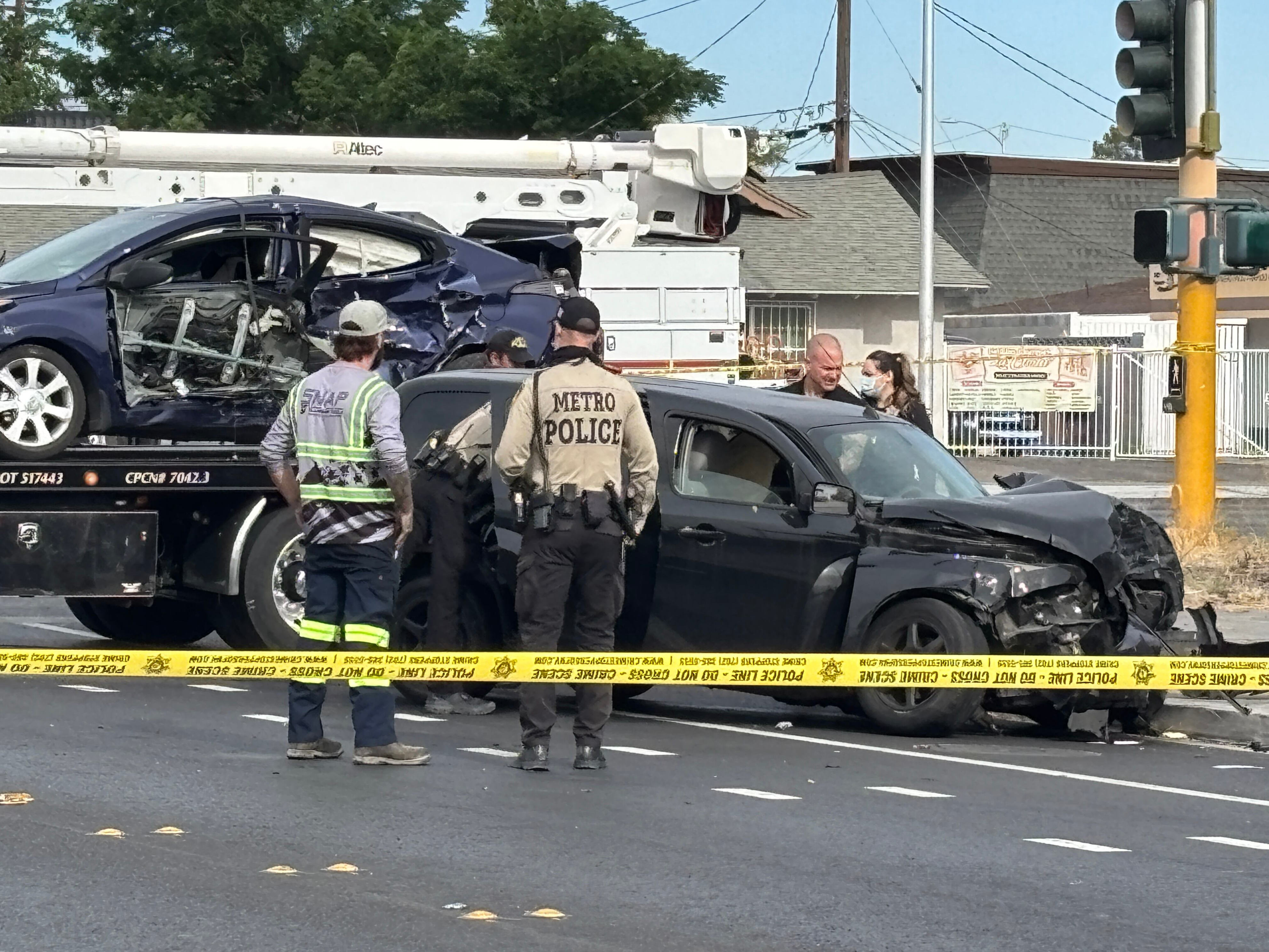 Carjacking suspect flees Las Vegas police after crashing stolen car ...