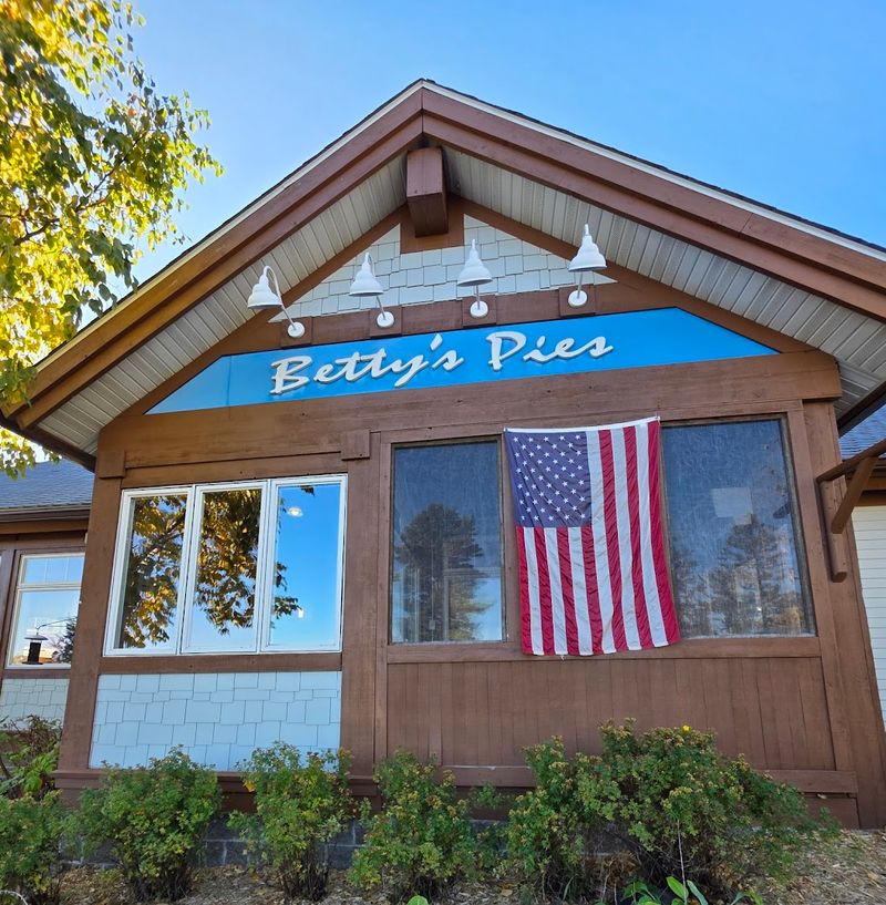 This Minnesota mom-and-pop diner makes homemade pies so good you will ...