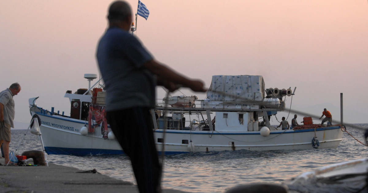 ΑΑΔΕ: Τέλος στη γραφειοκρατία για τους ψαράδες – Όλες οι αιτήσεις πλέον ...
