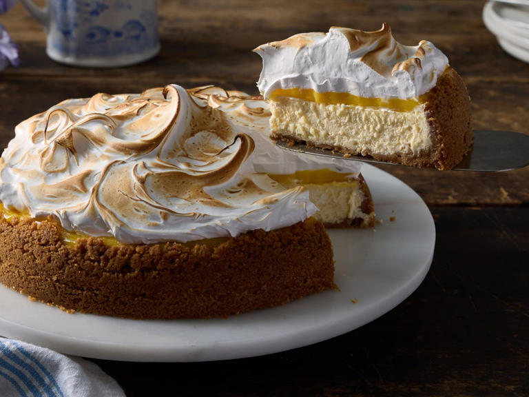 Love cheesecake and pie? This bright, tangy lemon meringue cheesecake ...