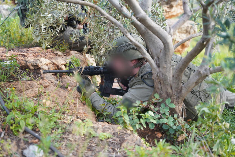 Exército de Israel diz evitar civis judeus e atirar contra palestinos ...