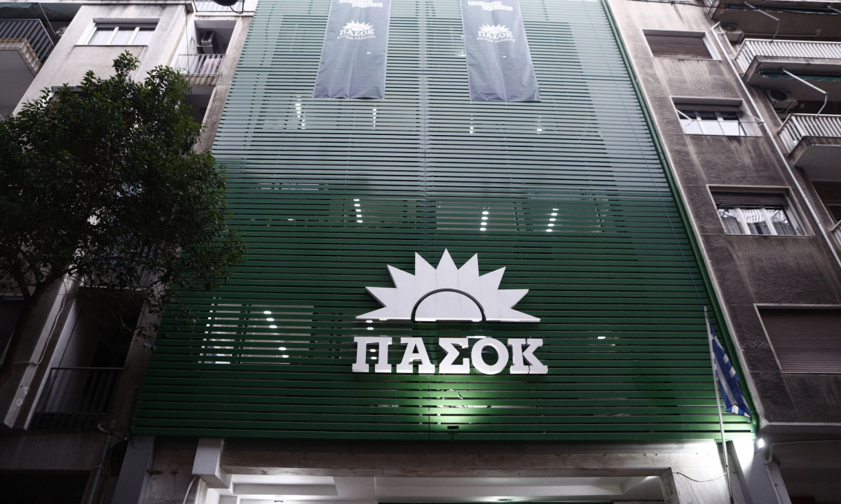 Απάντηση ΠΑΣΟΚ σε κυβερνητικές πηγές: «Τρικυμία στο ποτήρι»
