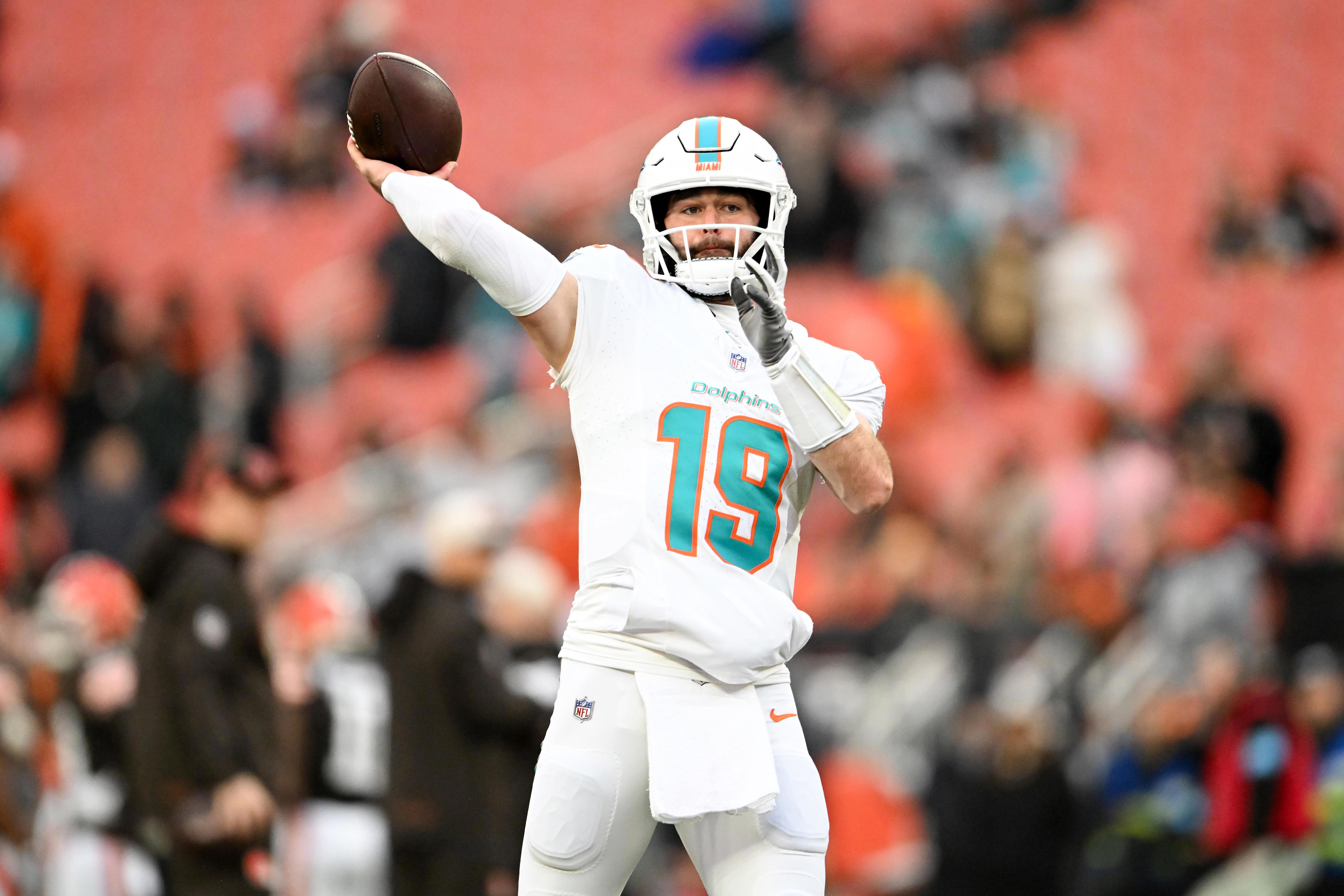 Ravens sign former Dolphins, Steelers QB Skylar Thompson
