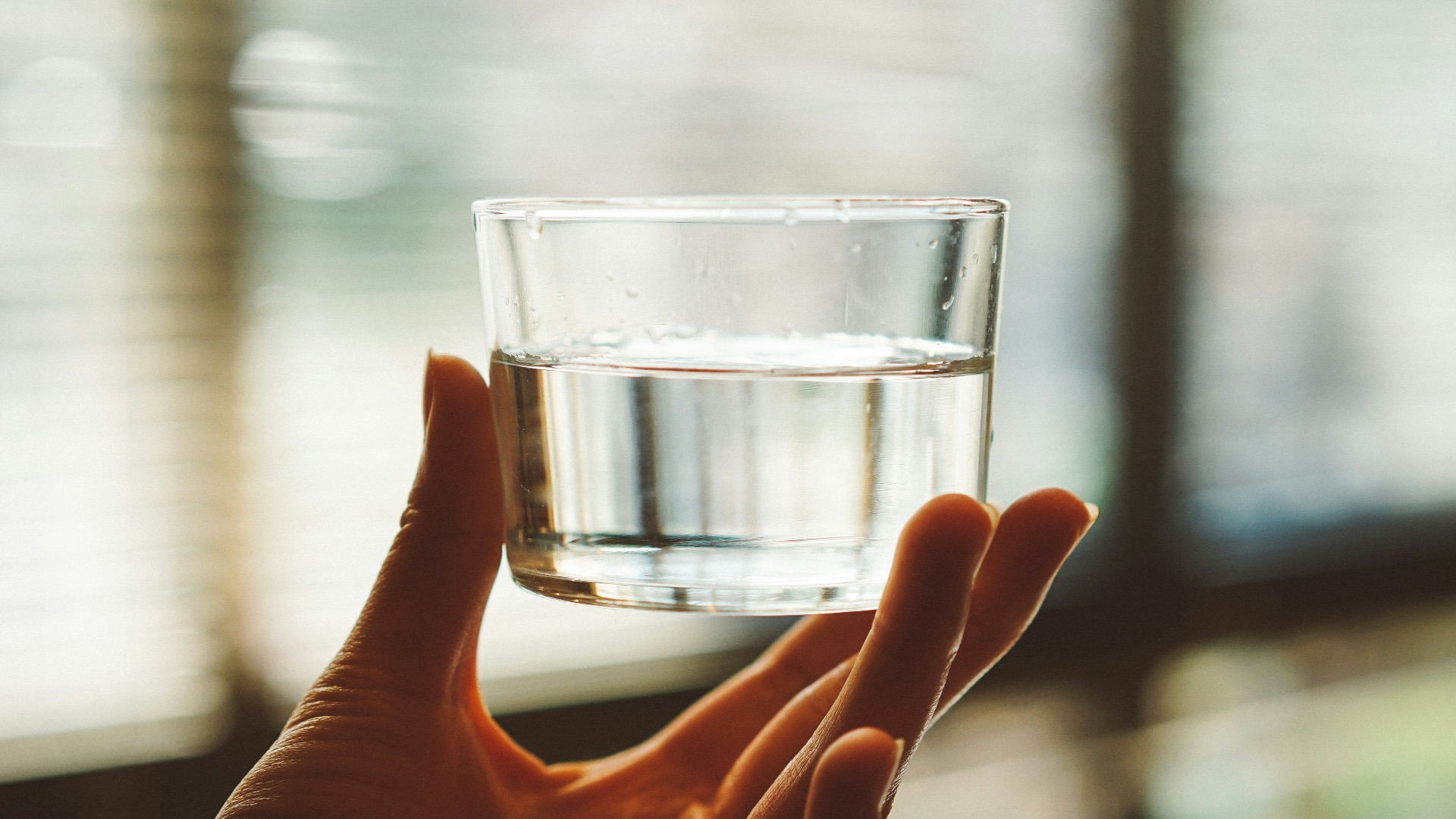 10 reasons your scalp is always dry & 10 tips to keep it healthy