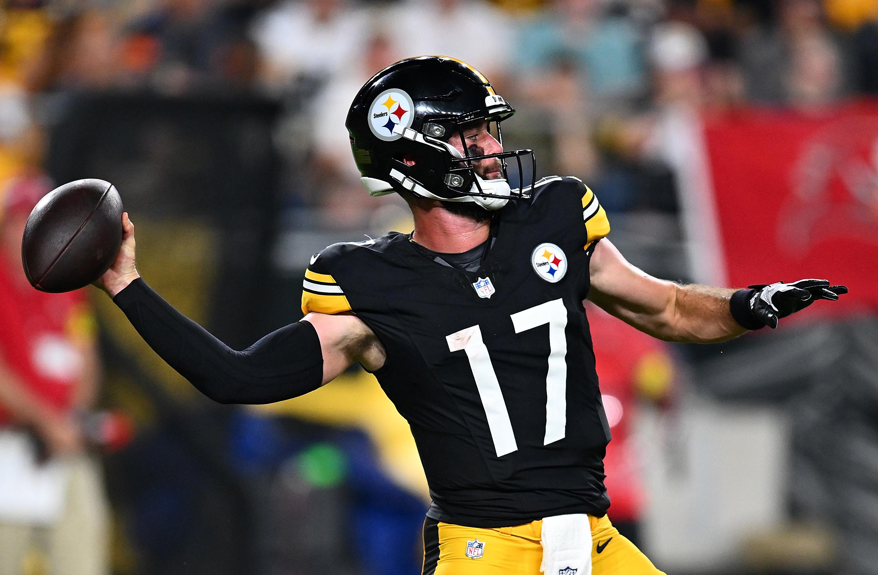 Former Steelers QB signs with Ravens