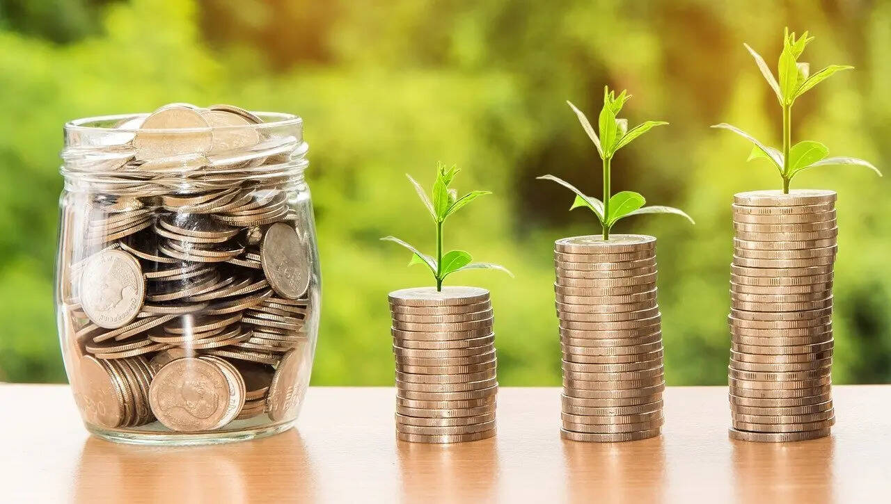 5 सरकारी योजना देतात 8.2 टक्क्यांपर्यंत व्याज, सुरक्षित गुंतवणुकीसह ...