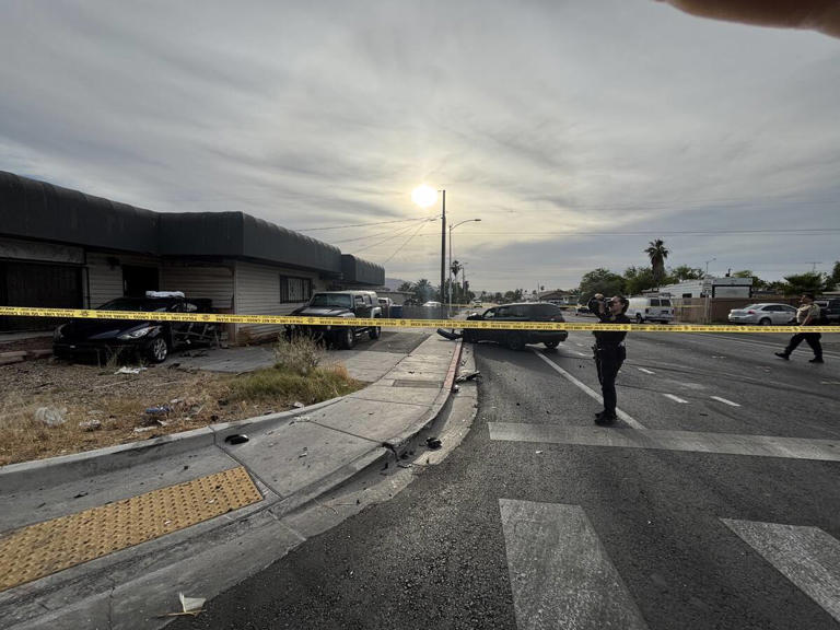 Police look for carjacking suspect after crash in east Las Vegas Valley