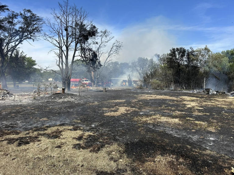 Photos: Fire burns several structures in Sumner County town