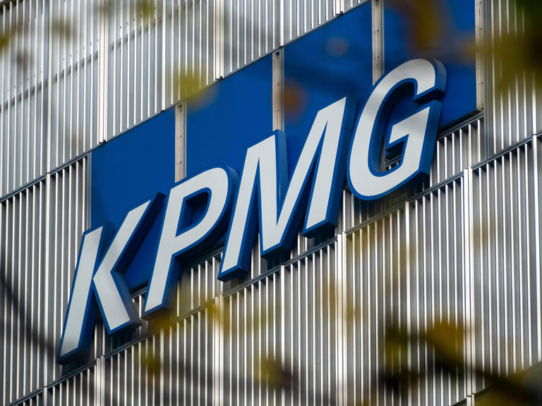 A new dashboard tracks how much KPMG workers use AI. They say it's easy ...
