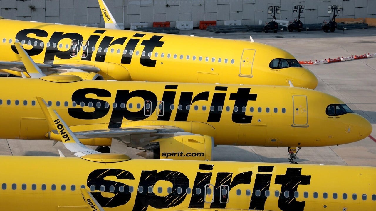 Americans react after Spirit Airlines shuts down