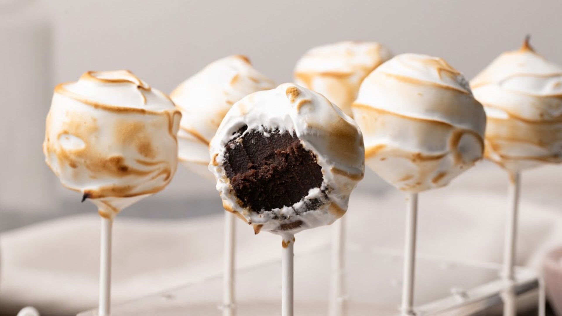 Campfire s'mores cake pops recipe