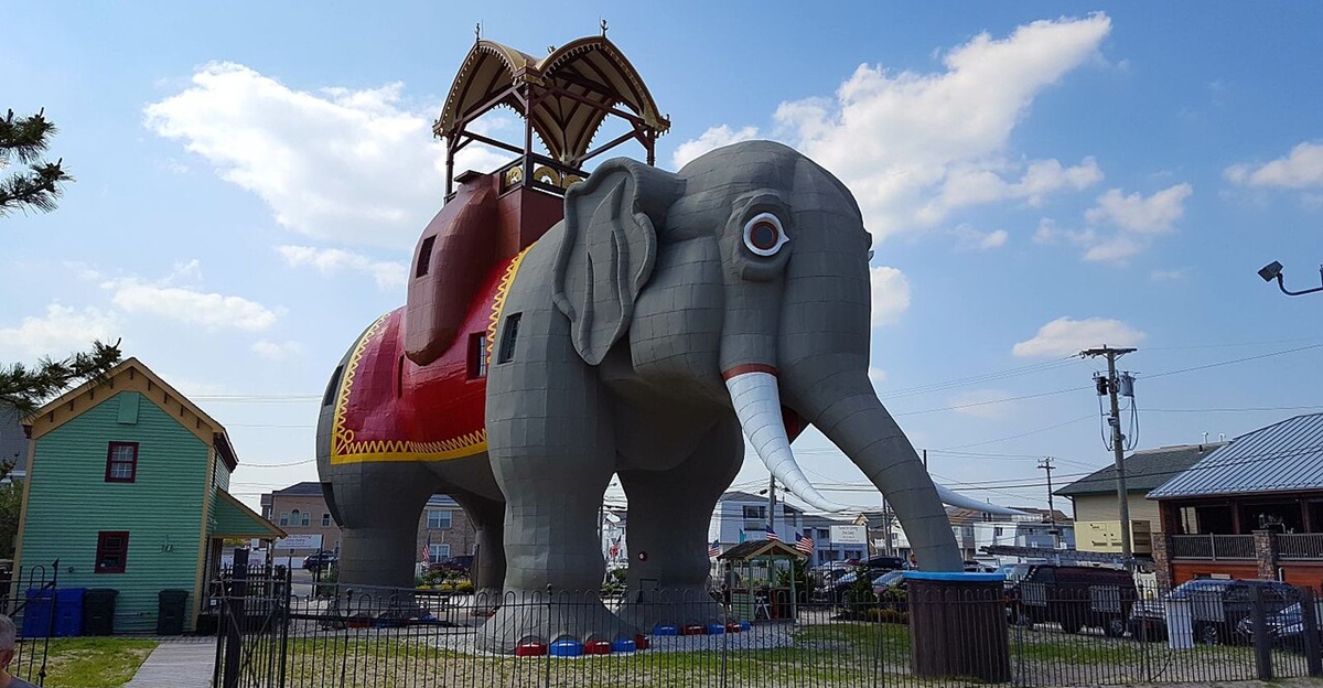 14 giant roadside statues across America that still stop traffic
