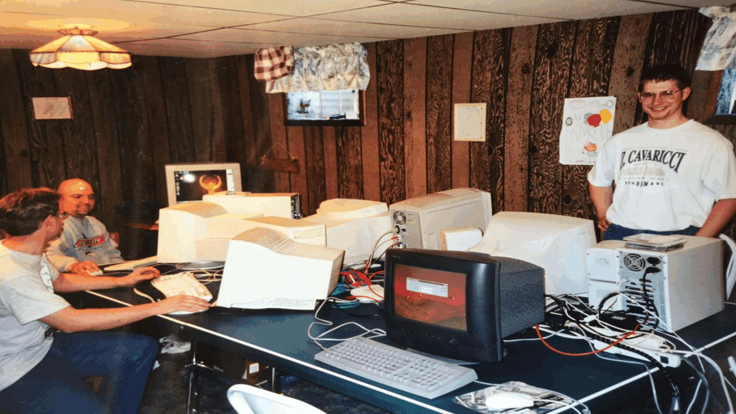 LAN party photos: 15 classic setups from the 90s and 2000s