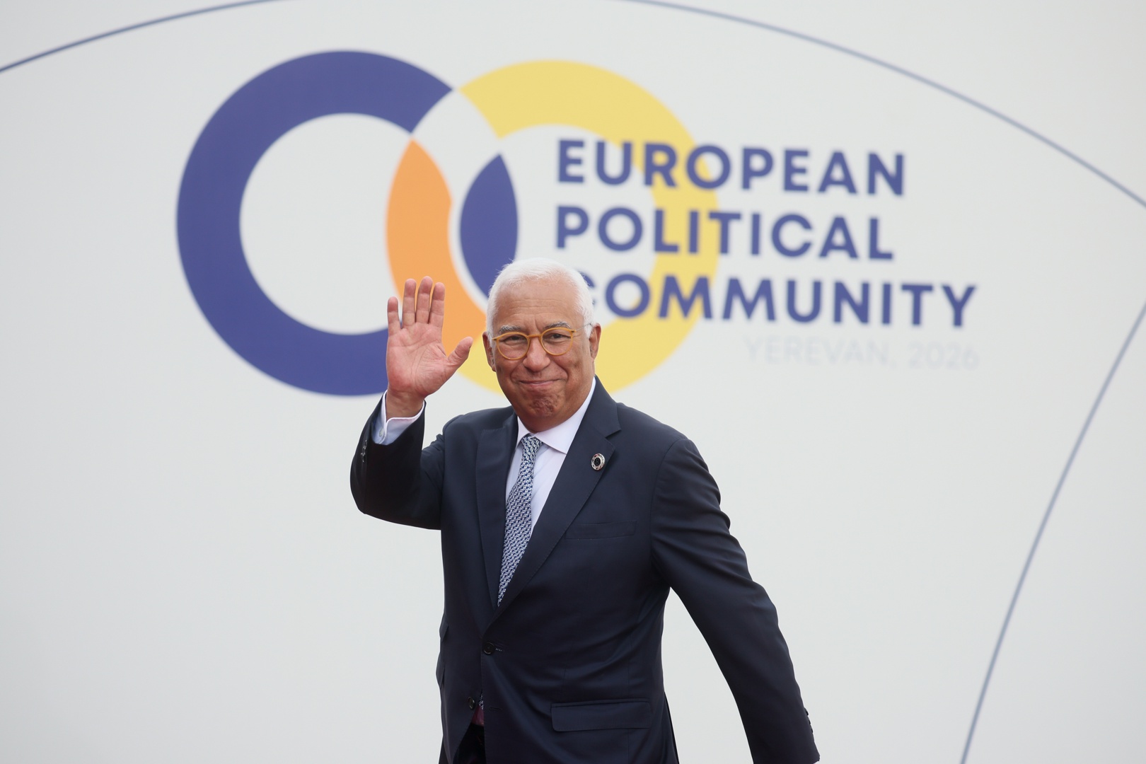 La UE ofrece a Ucrania apoyo hasta lograr la paz e inicio del proceso ...