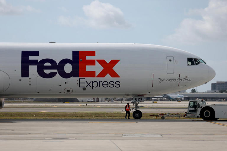 Amazon takes on UPS, FedEx with new delivery service sending their ...