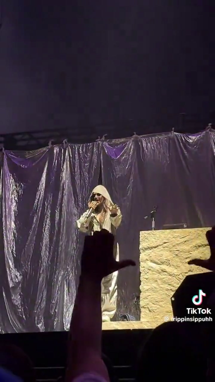MAGA rapper kicked off tour after Texas crowd booed her down