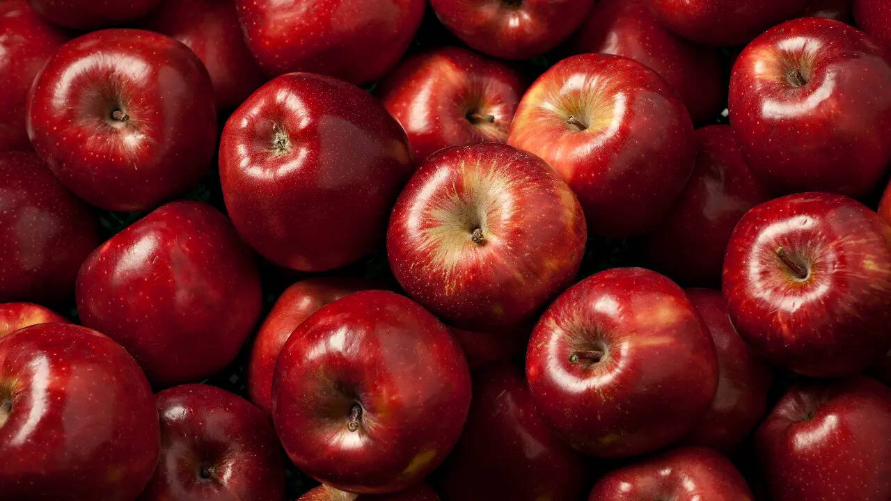Apple vs. banana: Which has more nutrition and should be consumed daily ...
