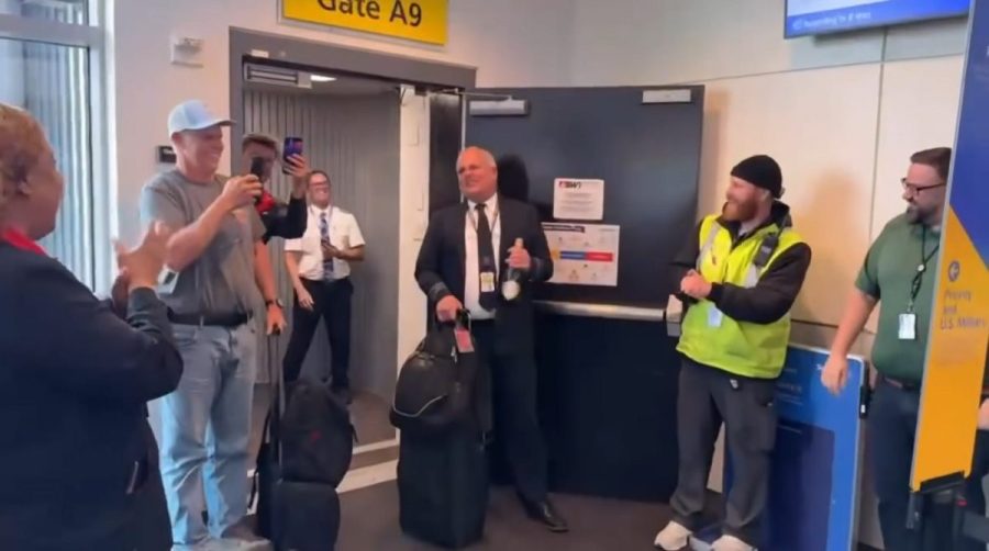 Spirit Airlines pilot gives speech at Southwest gate after airline ...