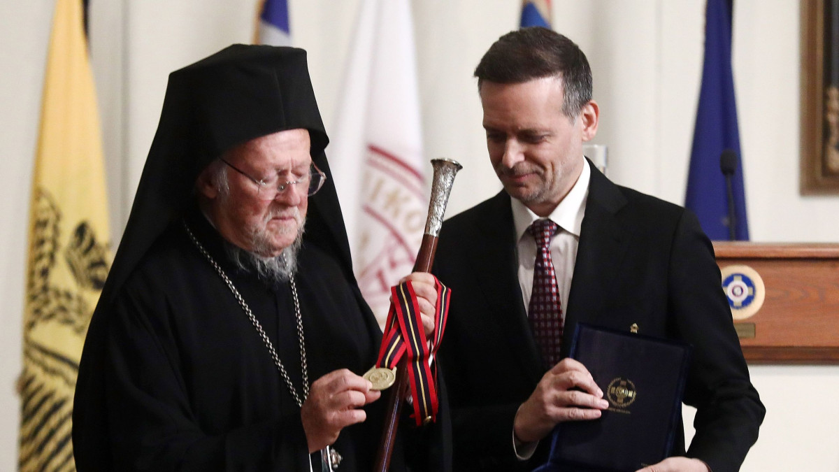 Δήμος Αθήνας: Τιμητική διάκριση στον Βαρθολομαίο για την «Προστασία της ...