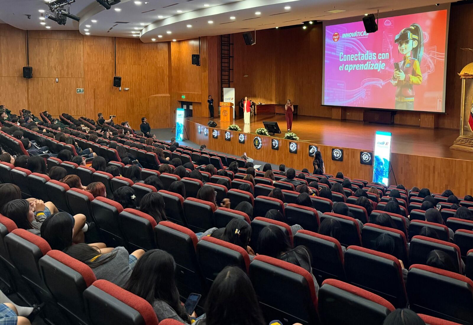 Claro impulsa el liderazgo femenino en tecnología con su programa ...