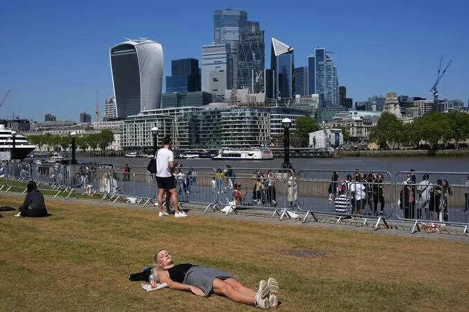 UK weather forecast: Temperatures to fall after bank holiday warm spell ...
