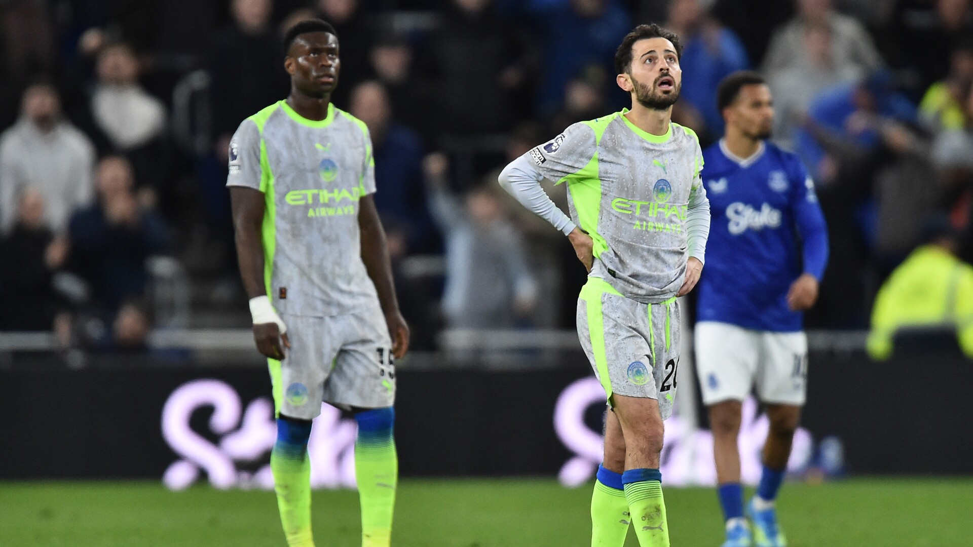 Everton 3-3 Manchester City: City hand title control to Arsenal despite ...