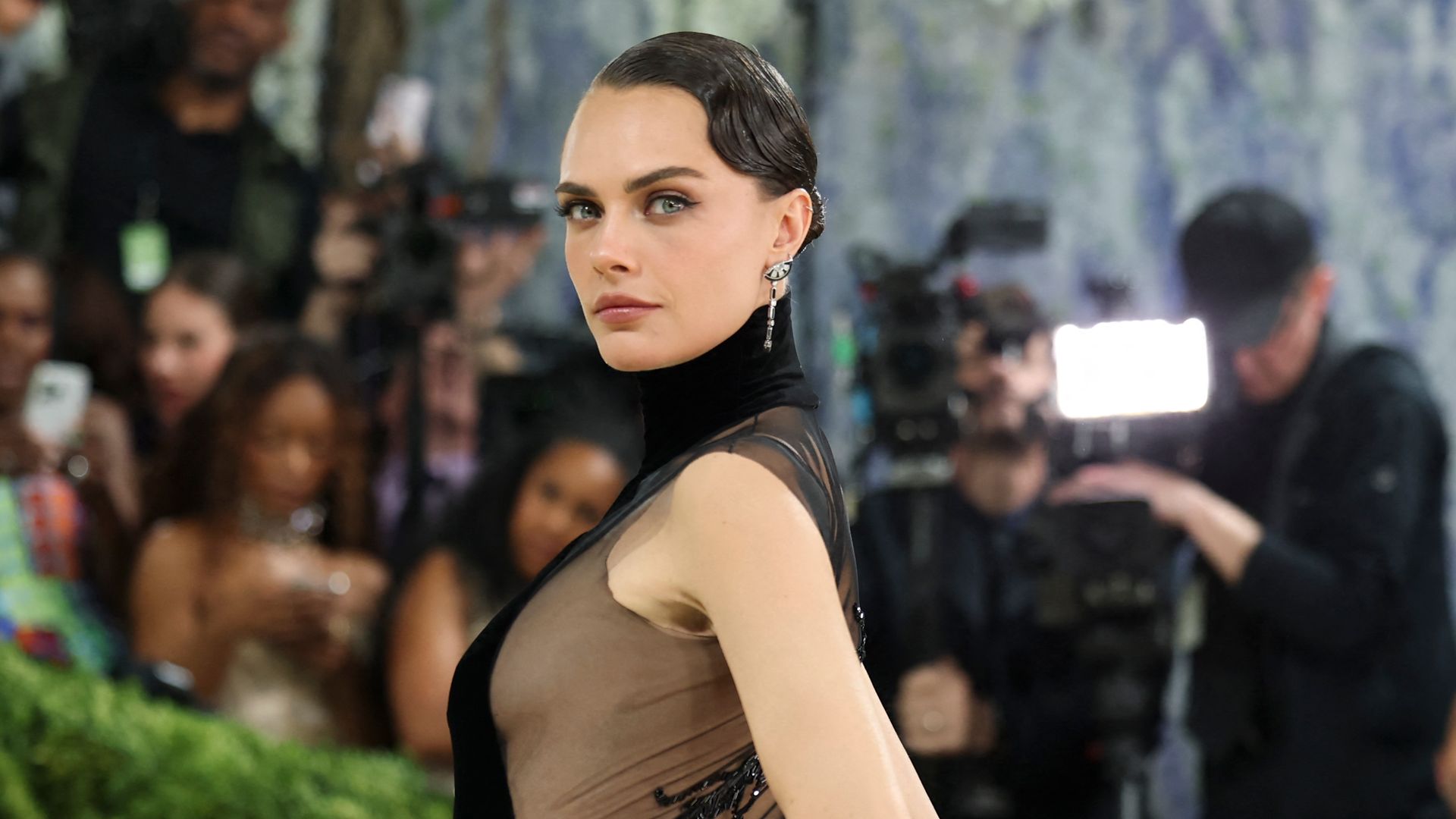 Met Gala 2026 red carpet: Live updates and celebrity looks