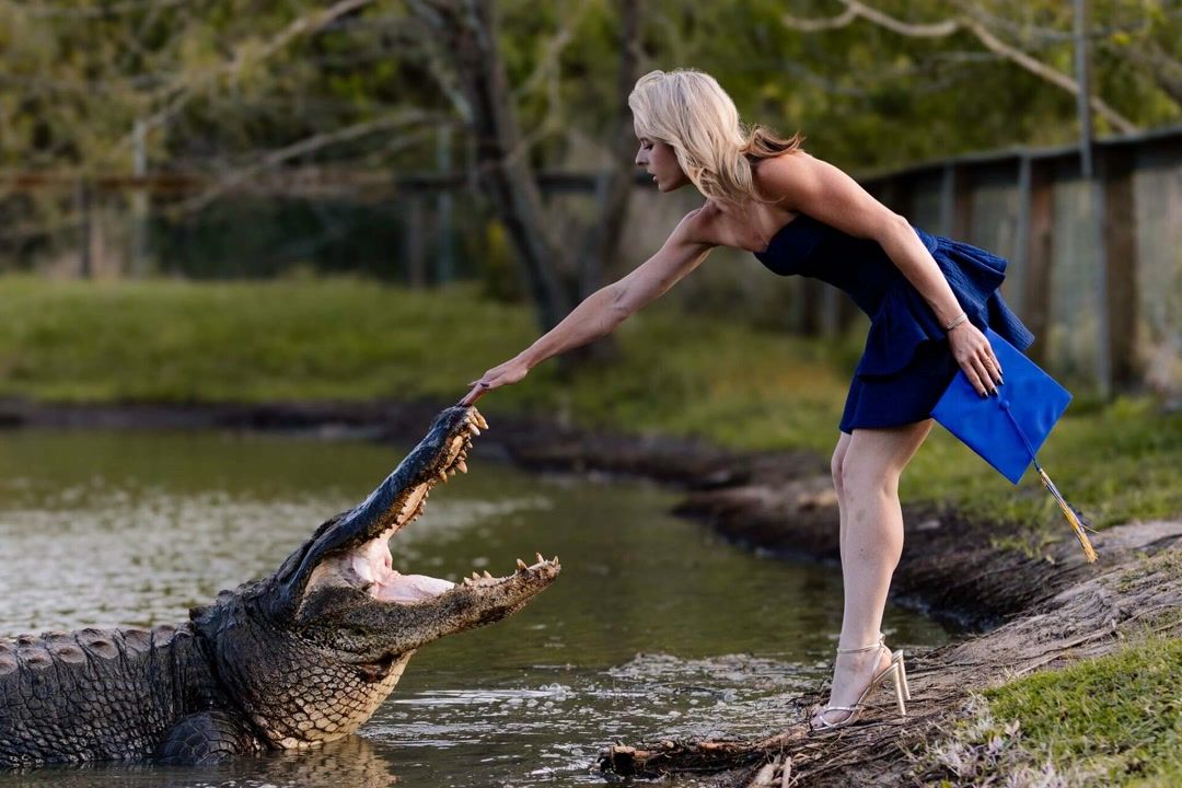 Gator Country staffer's wild grad photos show kiss with giant alligator