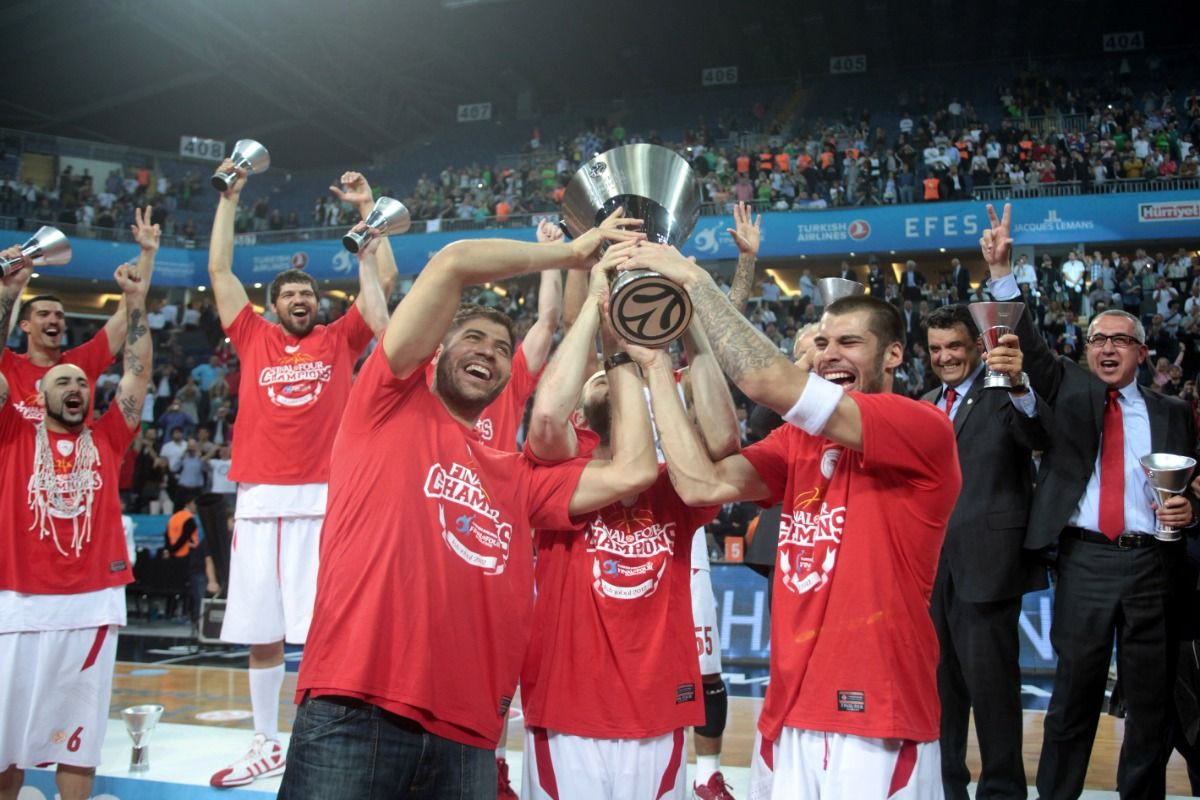 Όταν ο Ολυμπιακός πήρε την EuroLeague στην Κωνσταντινούπολη και ο ...