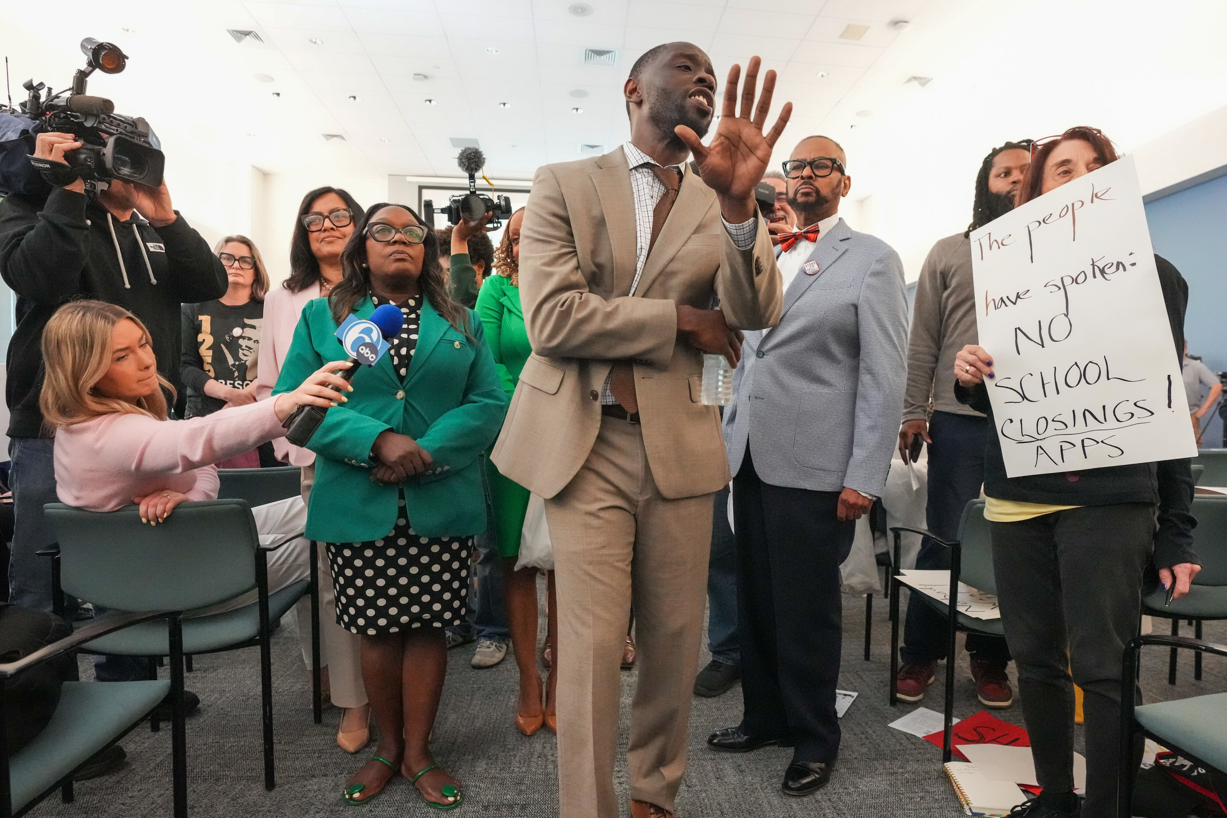 Philadelphia school board votes to close 17 schools