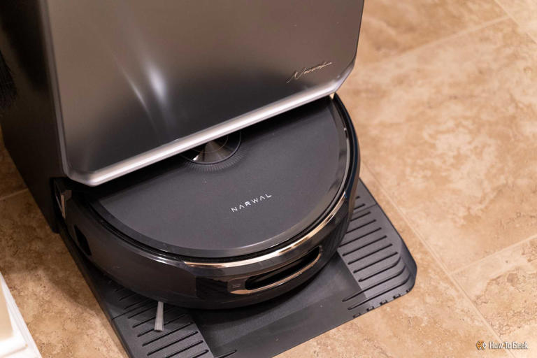 Narwal Flow 2 review: Quiet, powerful, with AI features you'll actually ...