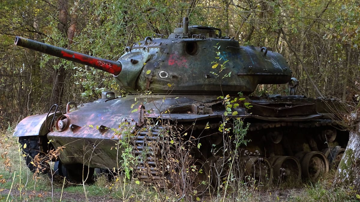 Hier können Sie zwischen Panzern und Bunkern spazieren gehen