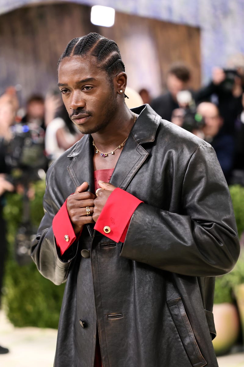 Damson Idris wore a gold necklace he designed himself at the 2026 Met Gala