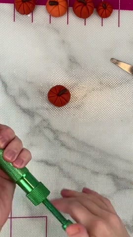 How to make mini fondant pumpkins for fall cakes