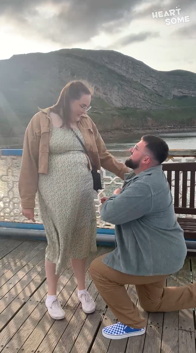 Woman gets surprise intimate proposal from boyfriend, heartfelt moment
