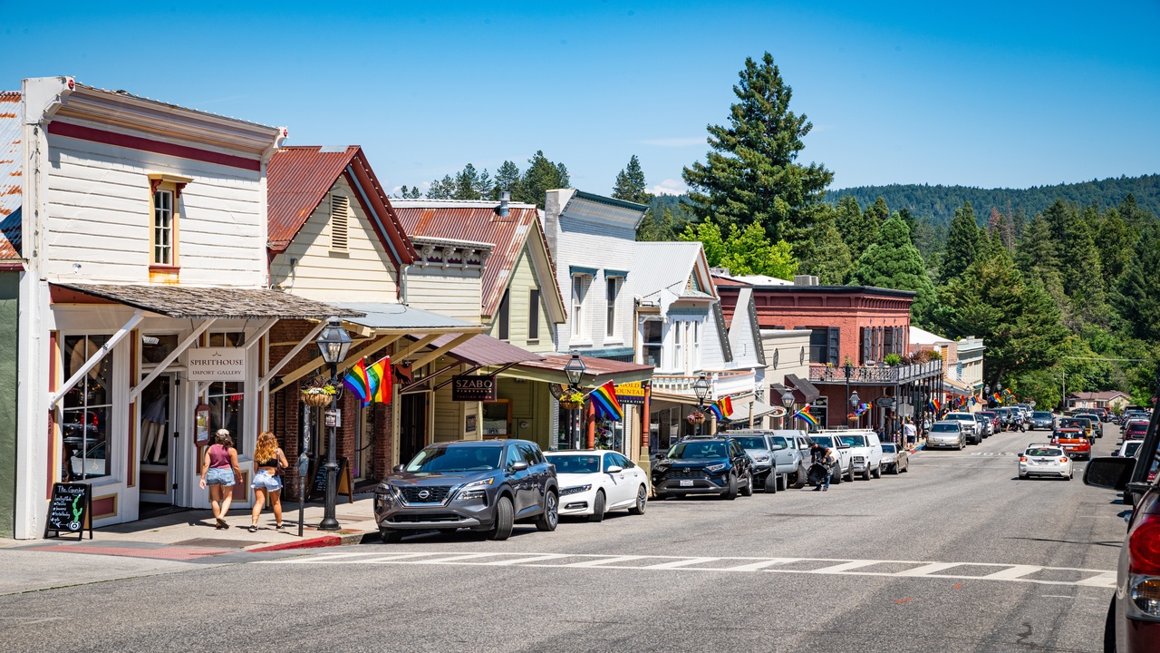 60 miles from Sacramento, this Sierra Nevada town is still living in ...