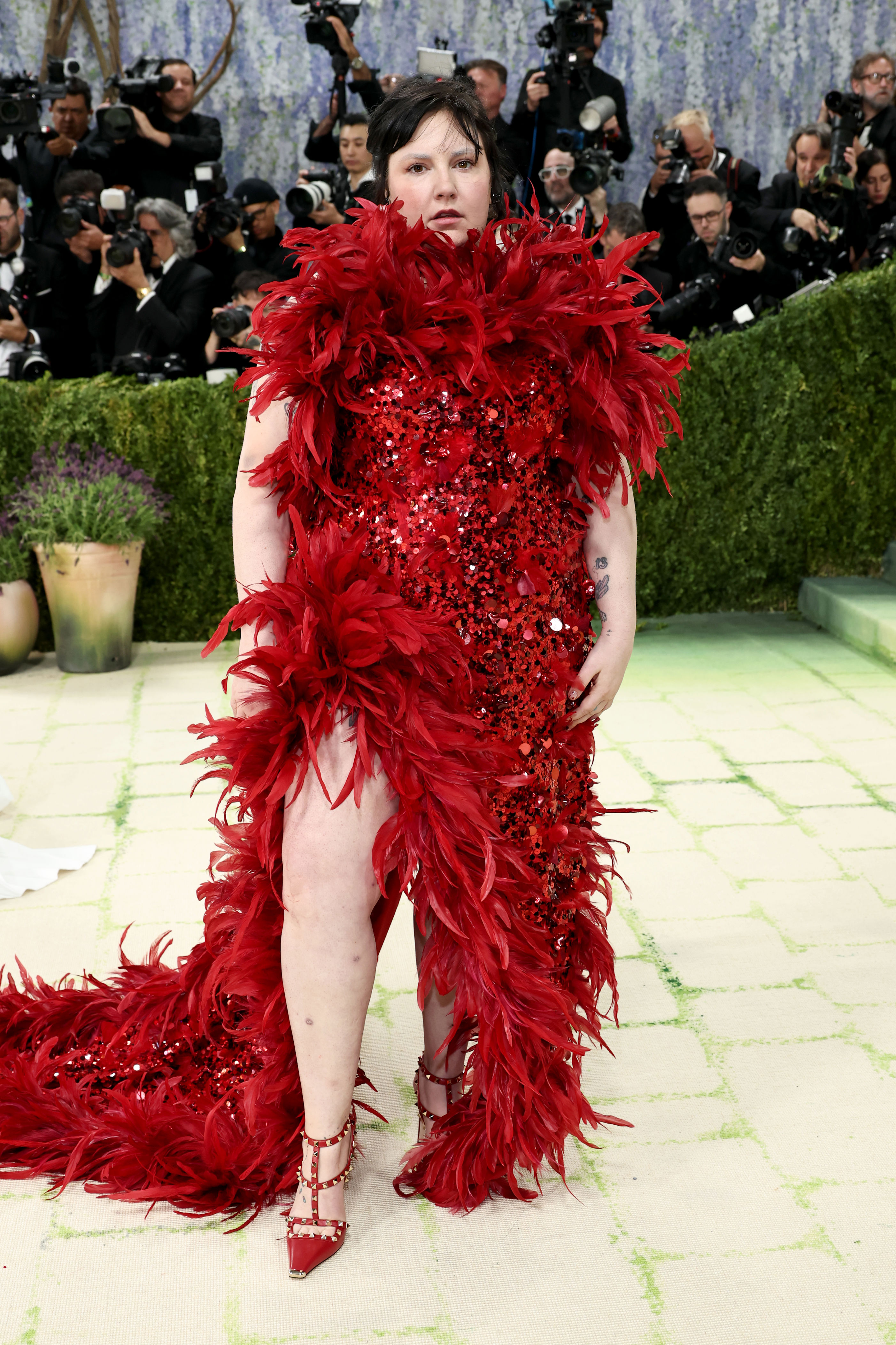 Lena Dunham goes full showgirl in red feathers and sequins on Met Gala ...