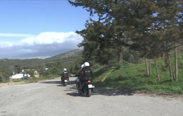 Ντελιβεράς σκόρπισε πανικό στα βόρεια προάστια – εκτόξευε πέτρες σε ...
