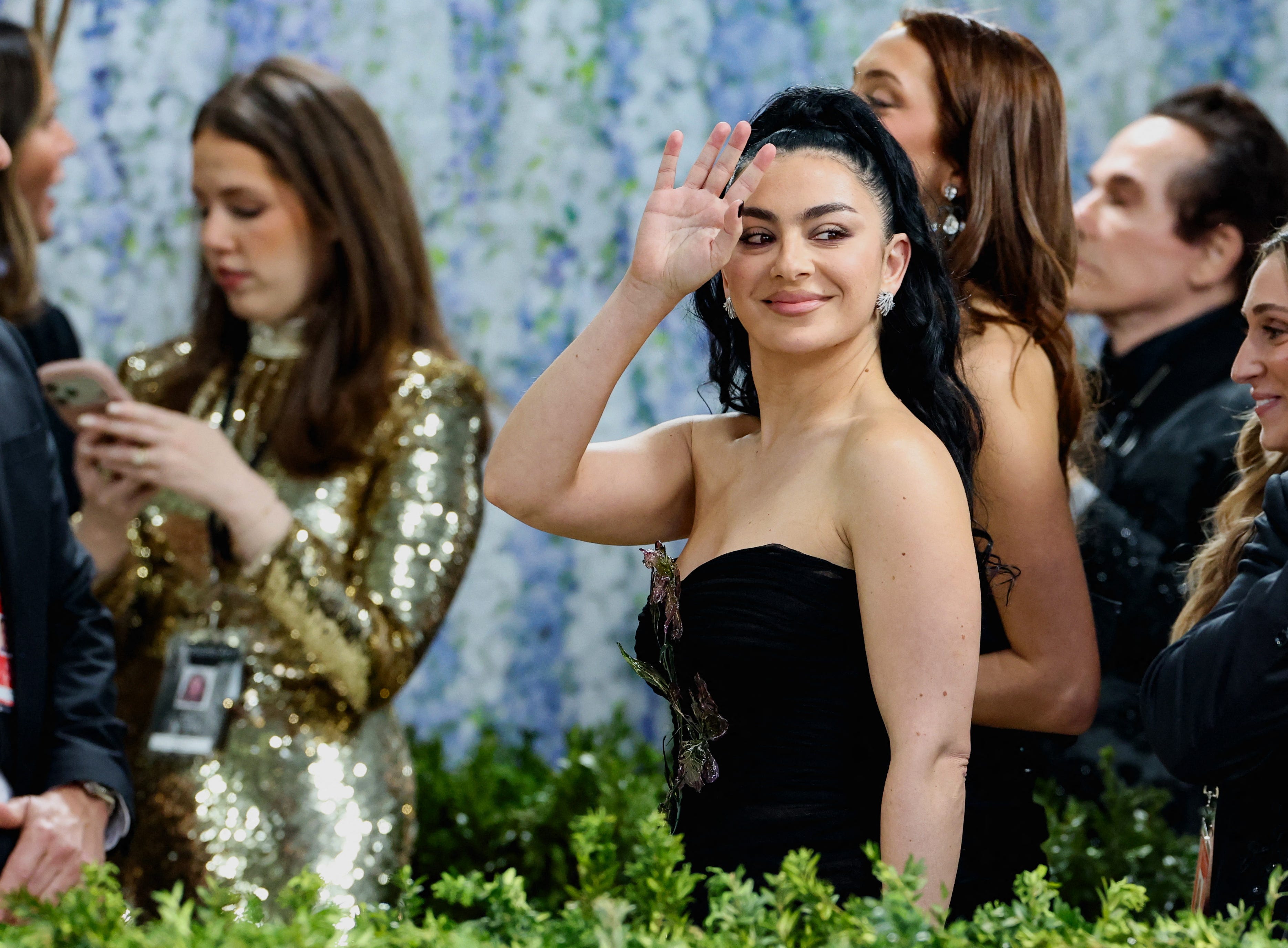 Charli XCX’s Met Gala hair routine, straight from her hairstylist