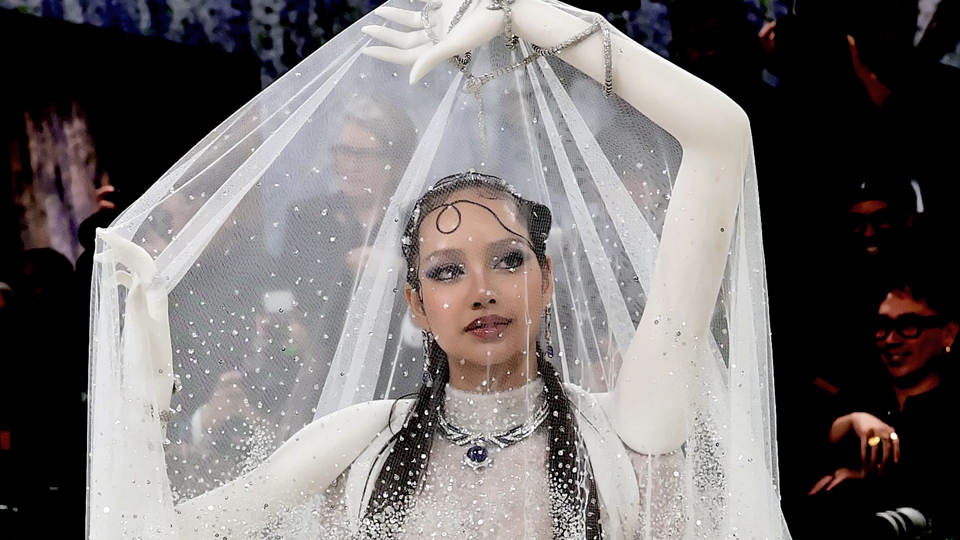 Lisa llega con la inspiración nupcial que necesitábamos en la MET Gala 2026