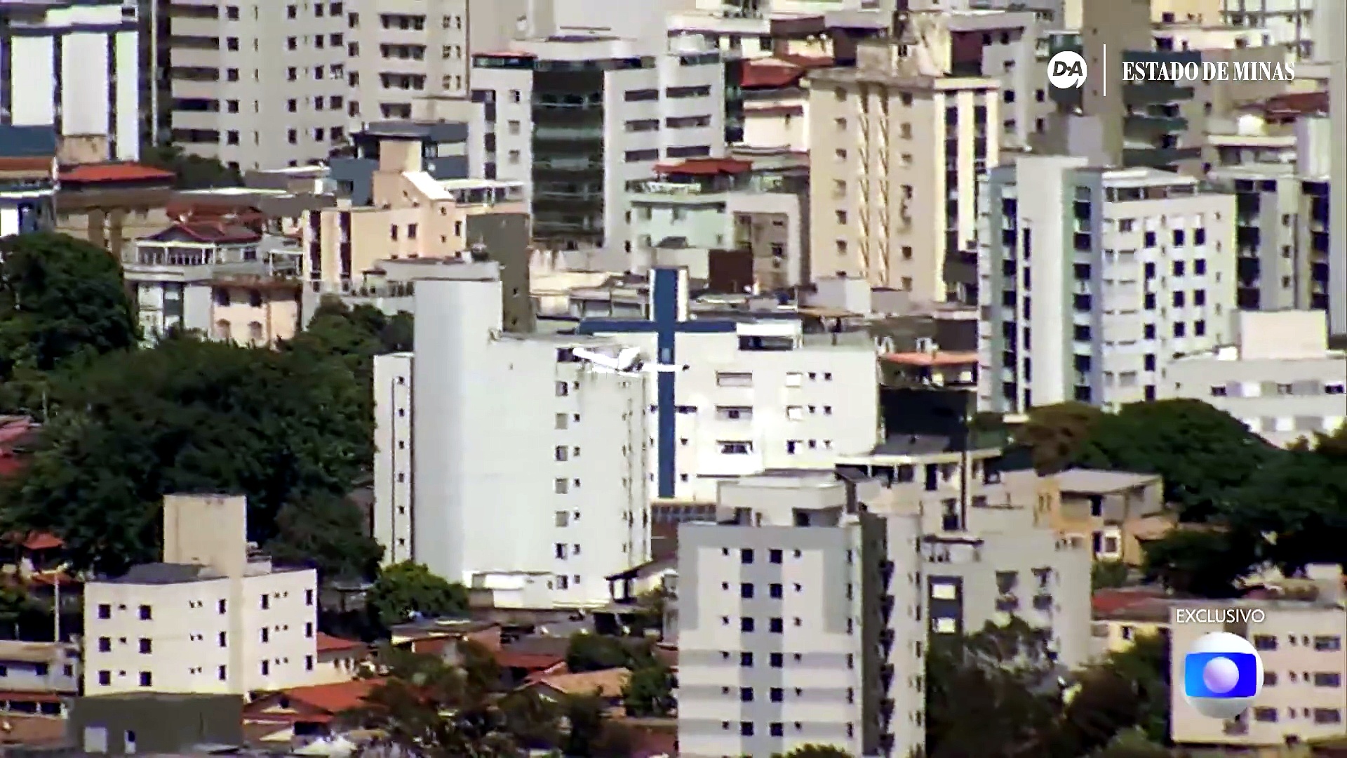 Veja o momento em que avião atinge prédio em Belo Horizonte