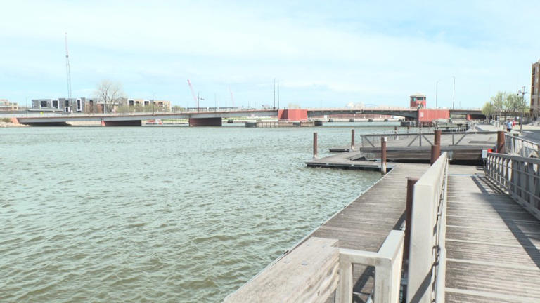 Green Bay Metro Fire Department performs water rescue near downtown