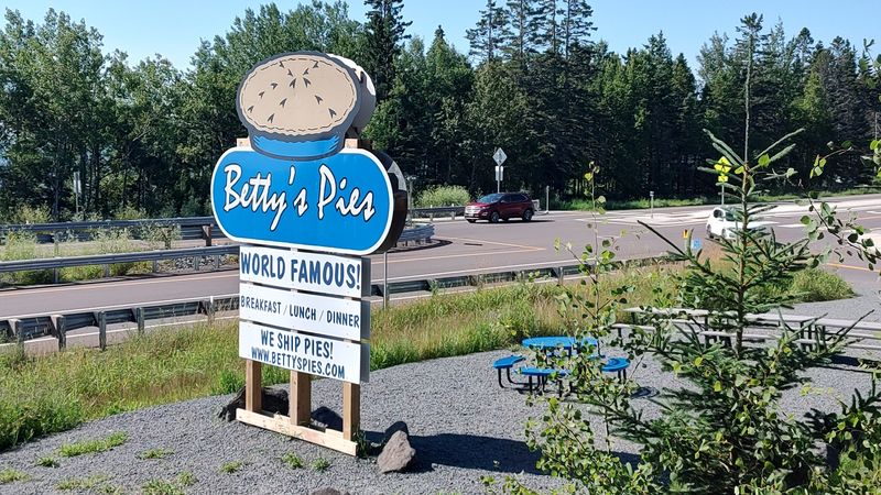 This Minnesota mom-and-pop diner makes homemade pies so good you will ...