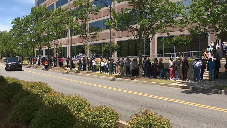 'Ridiculous': 4-hour lines for seniors, disabled at MARTA HQ to get new ...