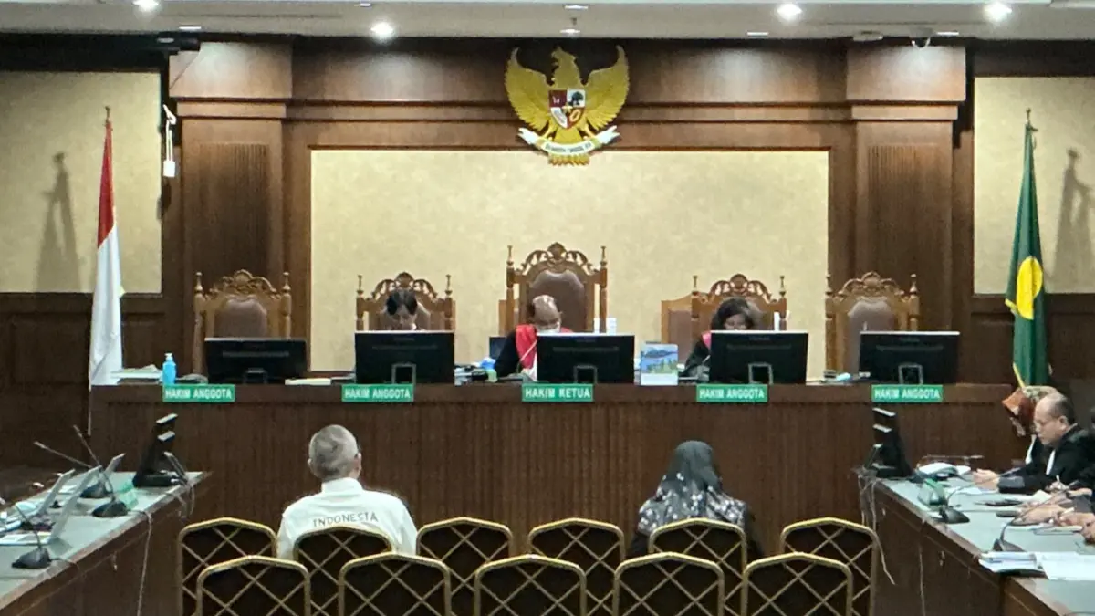 Divonis 4,5 tahun penjara, eks direktur Pertamina Hari Karyuliarto ...