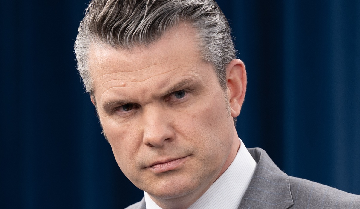 Mark Kelly refutes Pete Hegseth on "classified" claim after legal threat