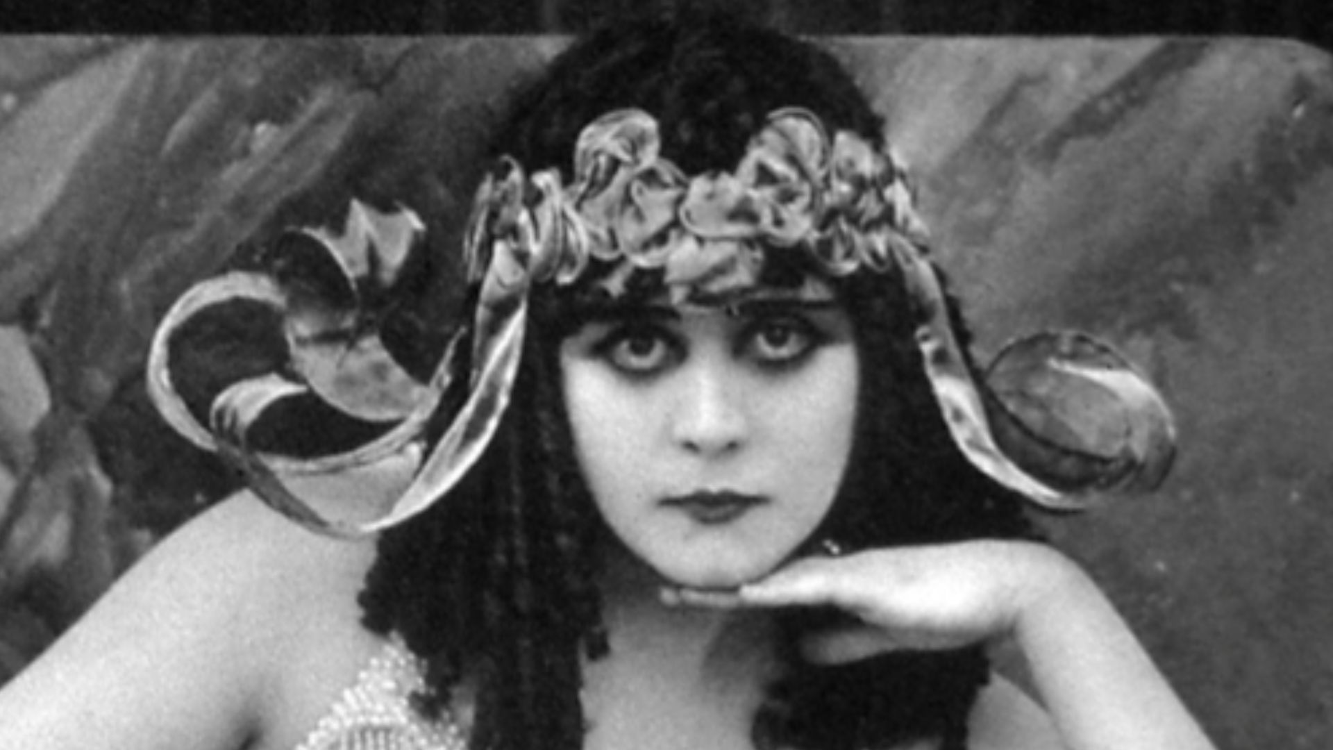 20 mischievous maidens who pulled the strings through their men
