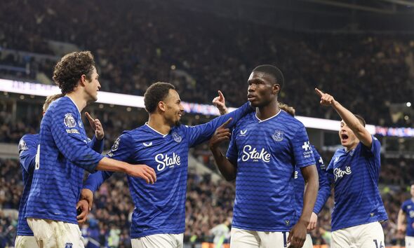 Man City rescue late Everton draw but big title race twist leaves ...